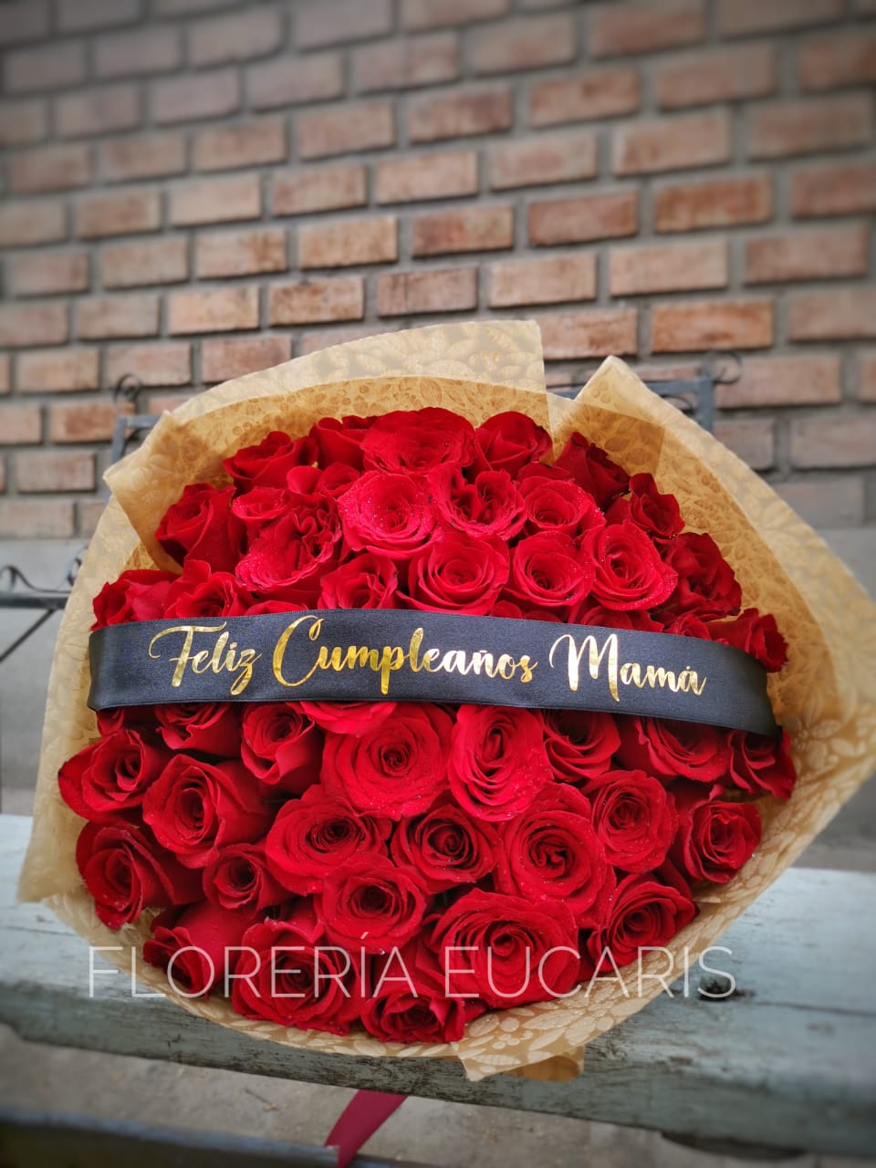 RAMO 50 ROSAS BANNER – FLORERÍA EUCARIS
